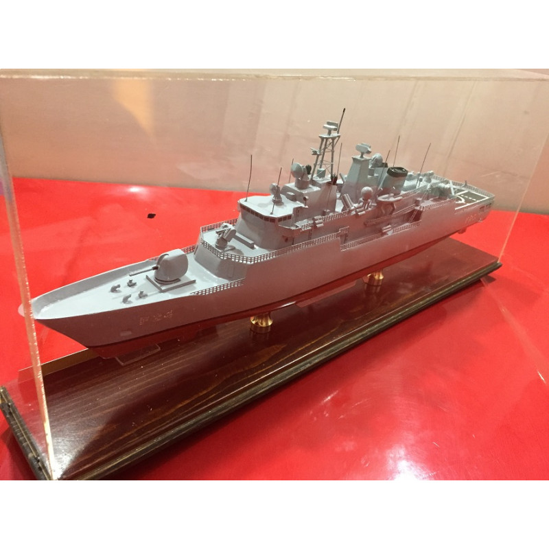 TCG YAVUZ F240 FIRKATEYN MAKETİ ( 52 cm )
